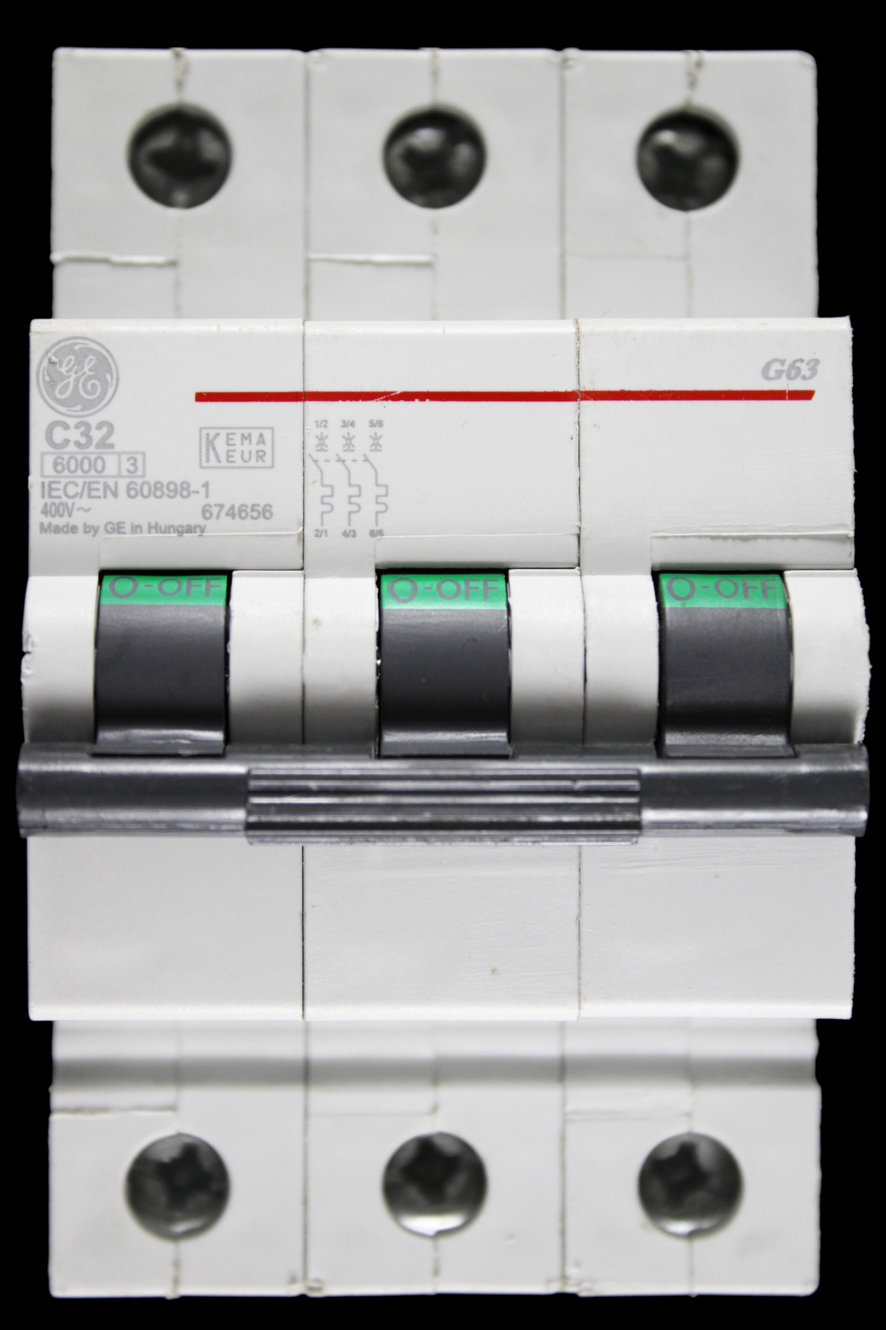 GENERAL ELECTRIC 32 AMP CURVE C 6kA TRIPLE POLE MCB CIRCUIT BREAKER 674656 G63 Used | Circuit ...